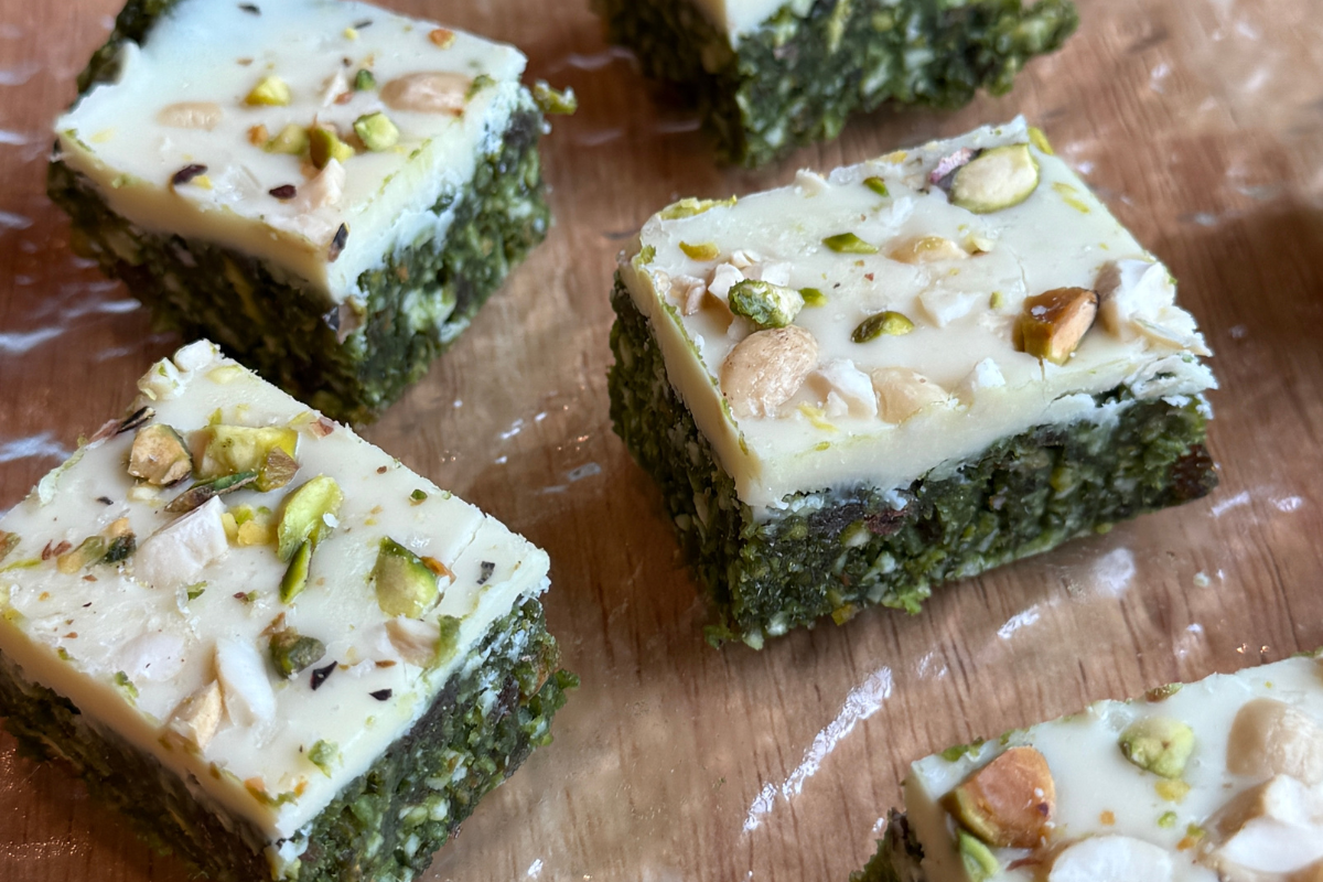 No-Bake Matcha Bars – Alchemy Organics
